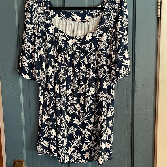 Evans | Tops | Euc Blue Floral Top | Poshmark